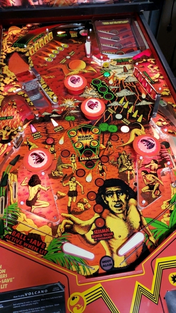 VOLCANO PINBALL MACHINE GOTTLIEB 1981