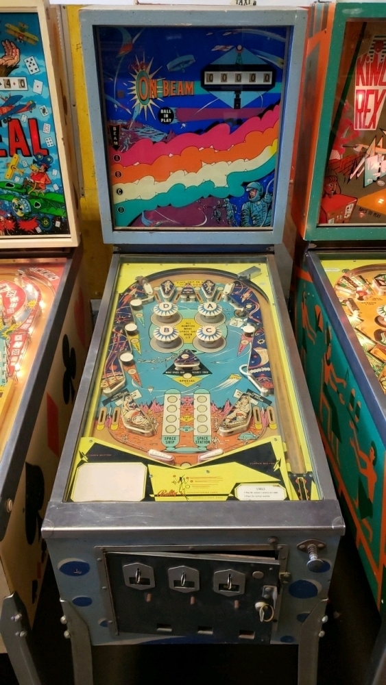 ON BEAM CLASSIC PINBALL MACHINE BALLY 1969