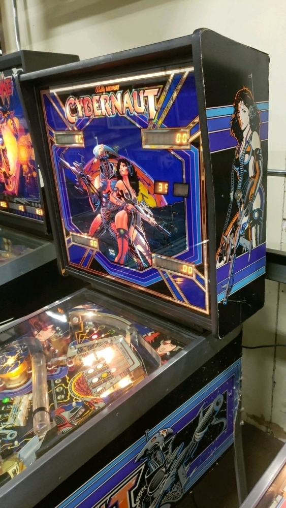 CYBERNAUT PINBALL MACHINE BALLY MIDWAY 1985