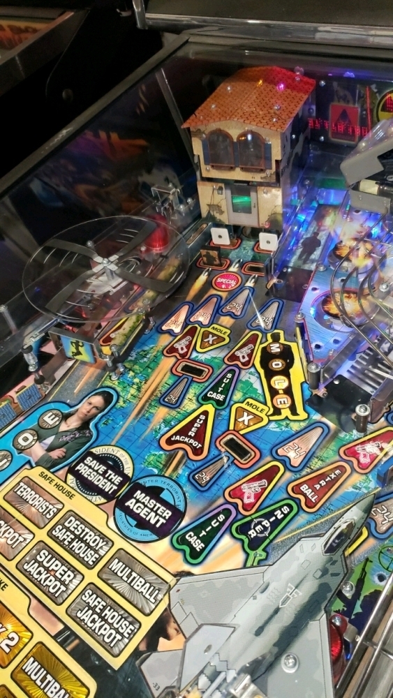 24 PINBALL MACHINE STERN 2009