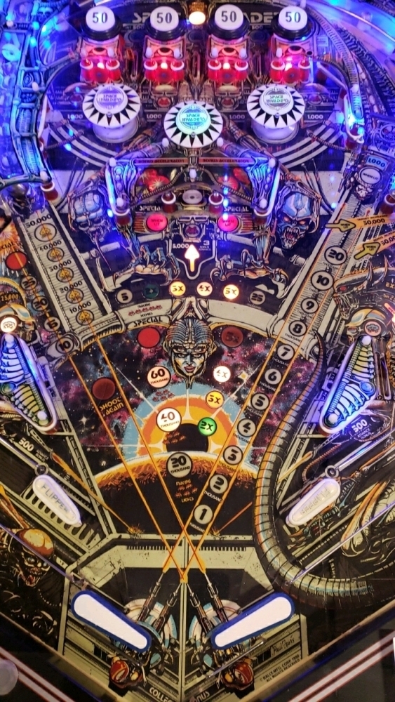 SPACE INVADERS WIDE BODY CLASSIC PINBALL MACHINE BALLY