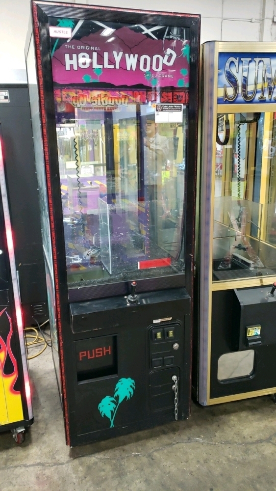 THE ORIGINAL HOLLYWOOD 27 PLUSH CLAW CRANE MACHINE #2