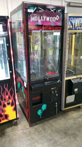THE ORIGINAL HOLLYWOOD 27 PLUSH CLAW CRANE MACHINE #2