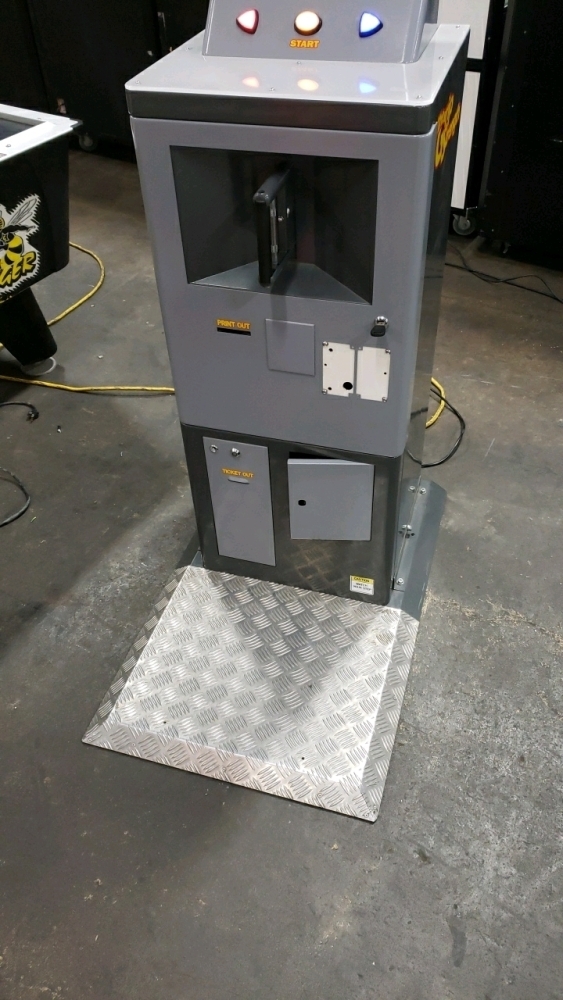 THE GRIP STRENGTH NOVELTY ARCADE GAME PIPELINE GAMES