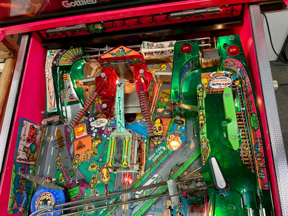BONE BUSTERS PINBALL MACHINE GOTTLIEB 1989