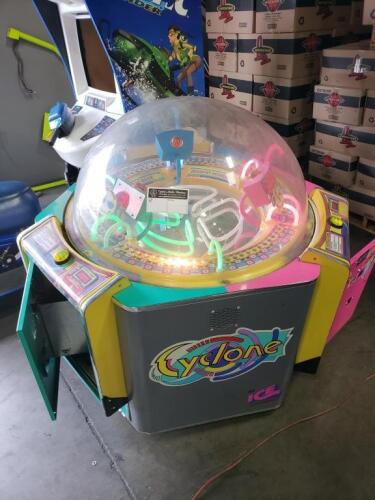 CYCLONE 3 PLAYER TICKET REDEMPTION GAME