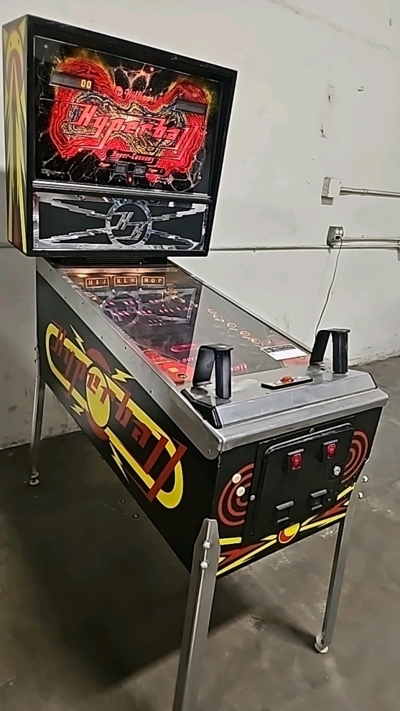 HYPERBALL WILLIAMS CLASSIC PINBALL MACHINE