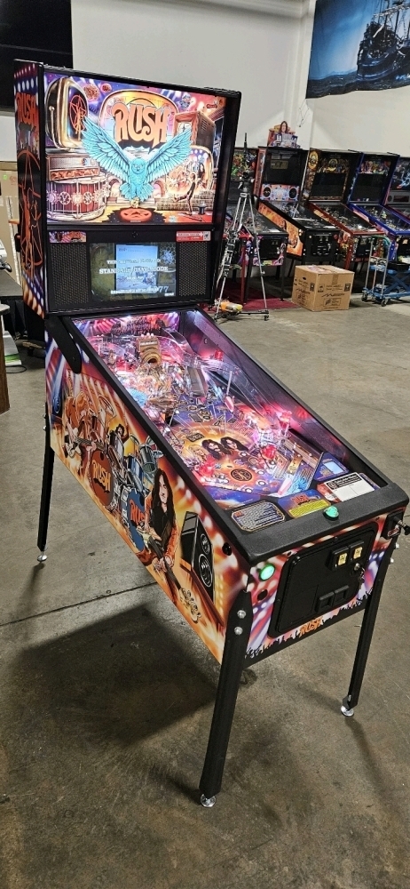 RUSH FLY BY NIGHT PRO MODEL PINBALL MACHINE STERN