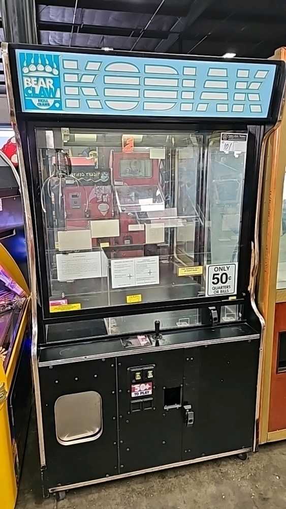 KODIAK BEAR CLAW PLUSH CRANE MACHINE SMART INDUS