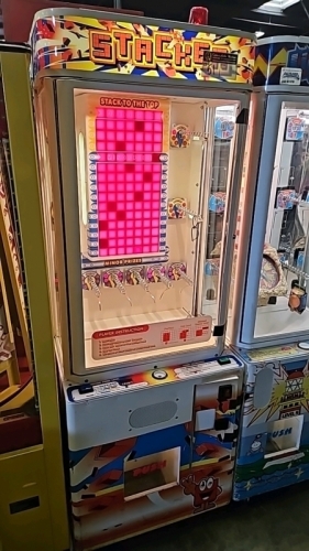 STACKER CLUB RED PRIZE REDEMPTION GAME LAI GAMES