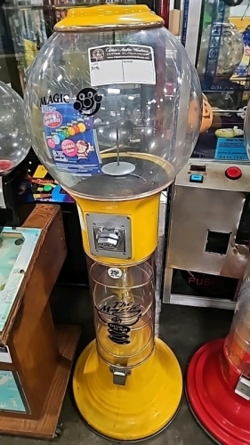 DISK MAN THE MAGIC GLOBE GUMBALL MACHINE YELLOW