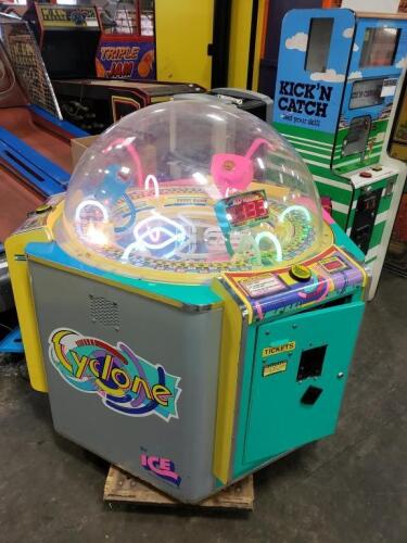 CYCLONE 3 PLAYER TICKET REDEMPTION GAME