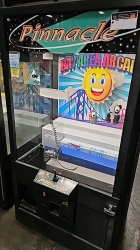 PINNACLE PLUSH CLAW CRANE MACHINE ICE