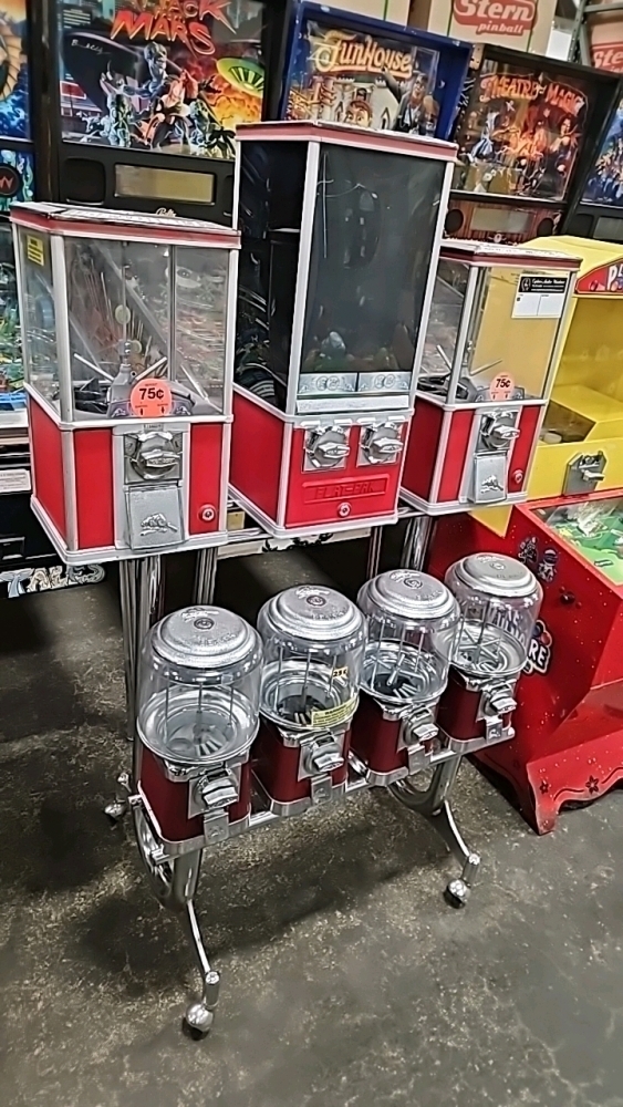 7 HEAD BEAVER COMBO CANDY CAPSULE STICKER VENDING RACK