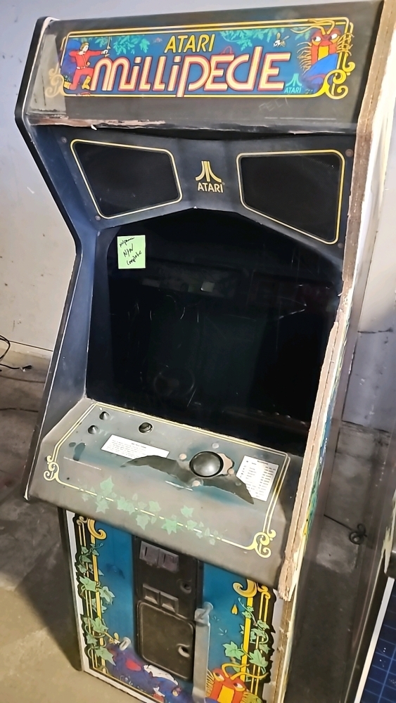 MILLIPEDE UPRIGHT CLASSIC ARCADE GAME ATARI 1982 PROJECT GAME