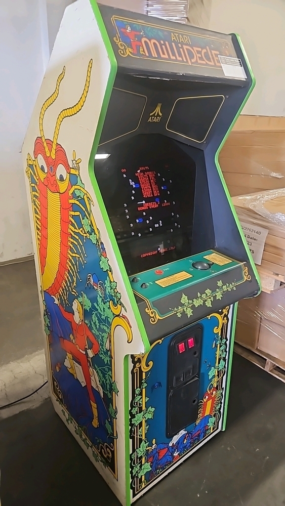 MILLIPEDE UPRIGHT CLASSIC ARCADE GAME ATARI 1982