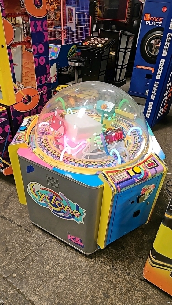 CYCLONE ICE 3 PLAYER TICKET REDEMPTION GAME