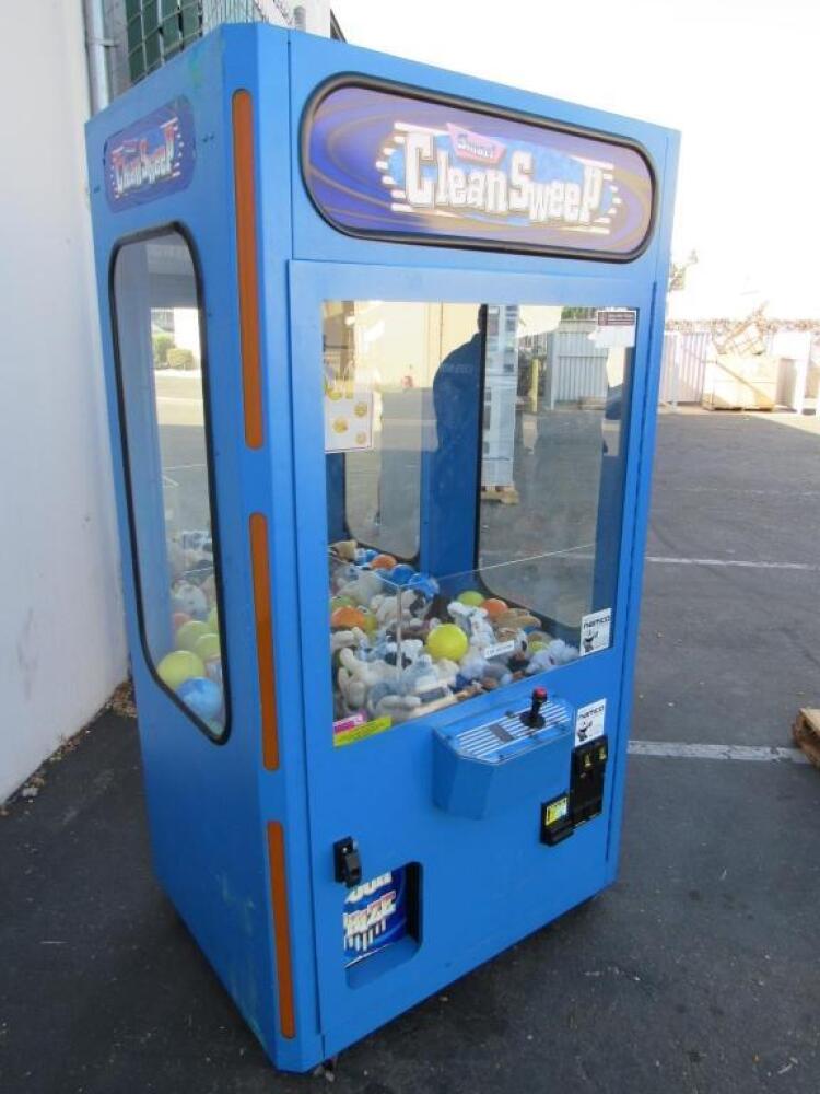 42 SMART CLEAN SWEEP BLUE PLUSH CLAW CRANE