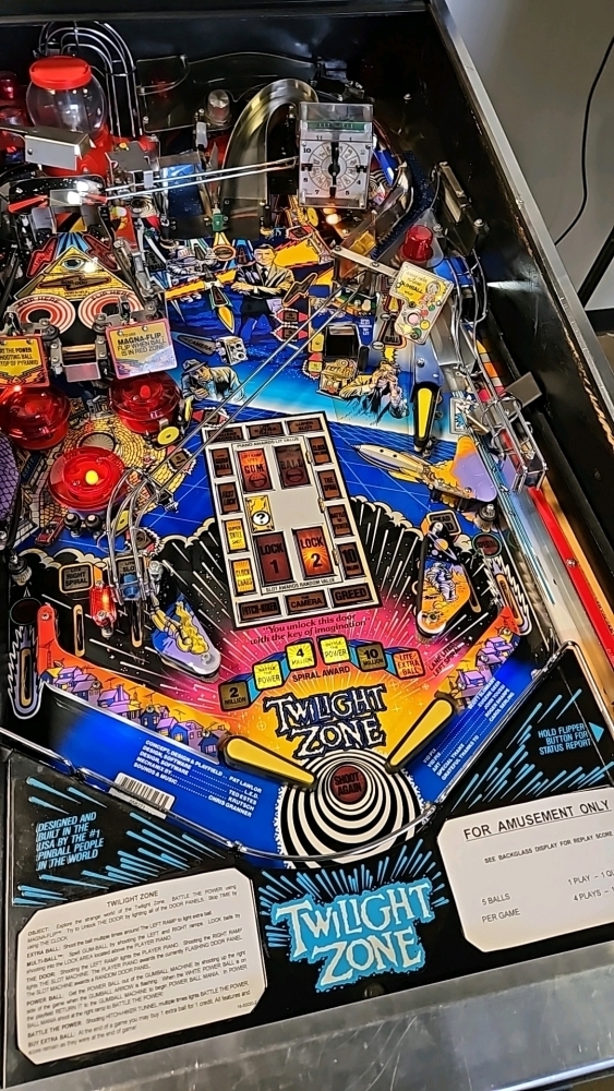 THE TWILIGHT ZONE CLASSIC PINBALL MACHINE BALLY WIDE BODY 1993