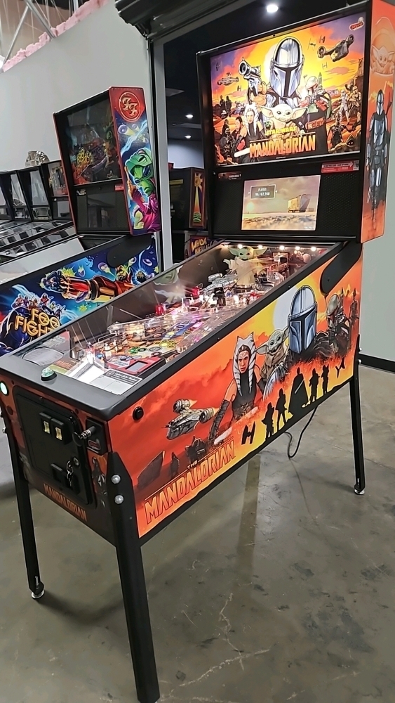 MANDALORIAN PRO MODEL PINBALL MACHINE STERN