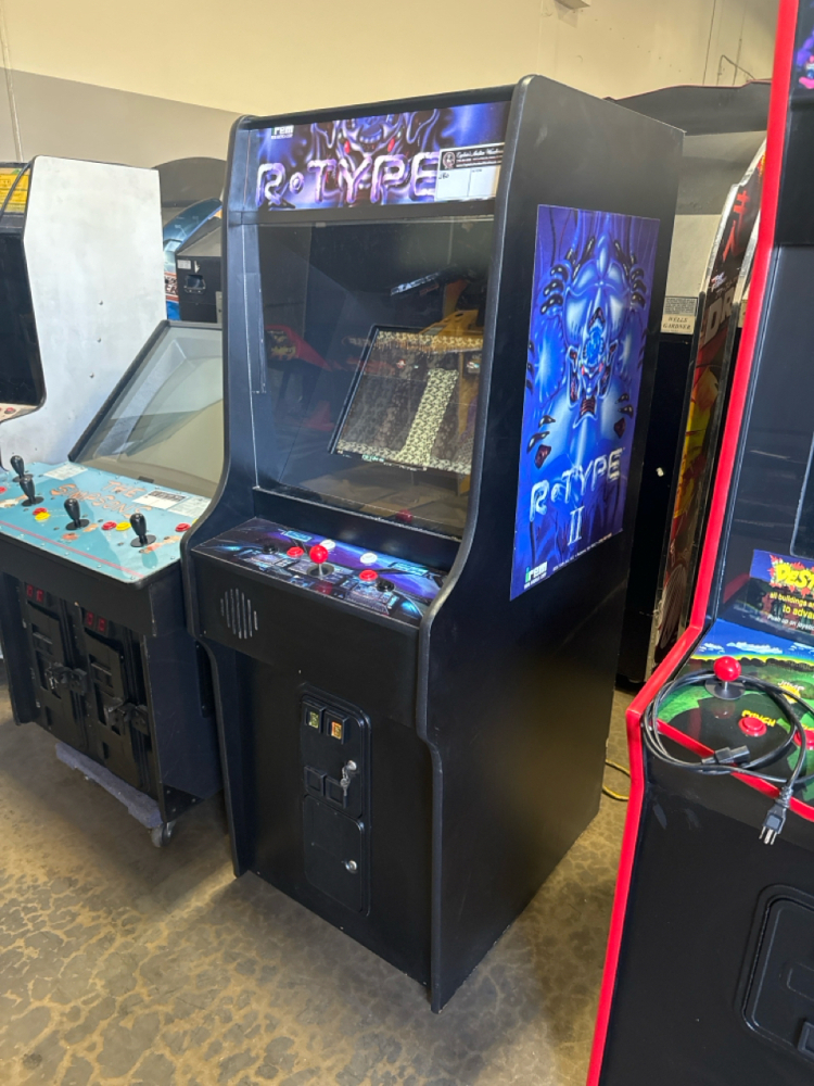 R-TYPE II UPRIGHT ARCADE GAME W/ KEYS