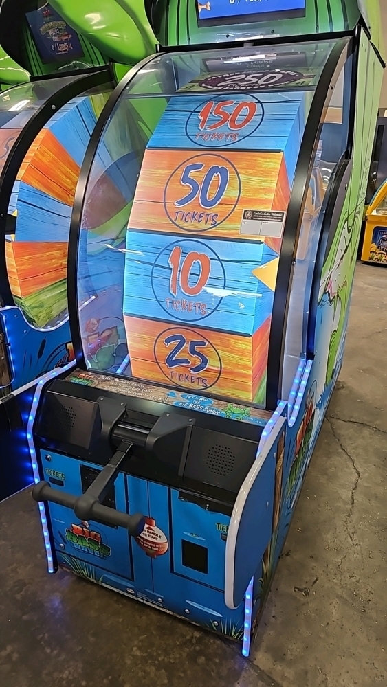 BIG BASS WHEEL DELUXE TICKET REDEMPTION GAME BAYTEK #1