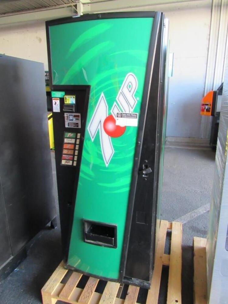 DIXIE NARCO 7-UP RARE SODA VENDING MACHINE
