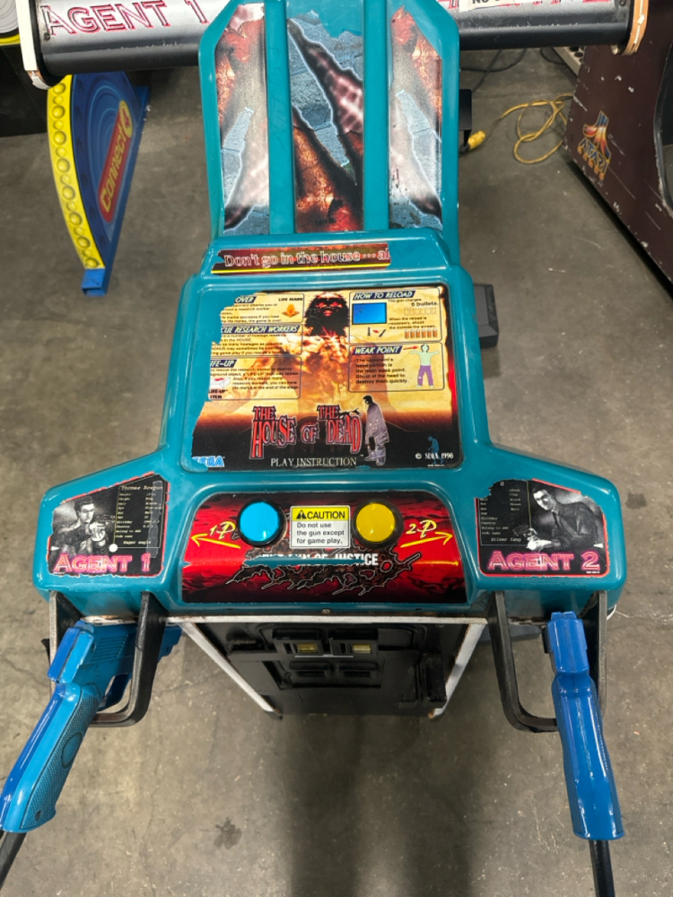 HOUSE OF THE DEAD ZOMBIE SHOOTER PEDESTAL ARCADE GAME SEGA