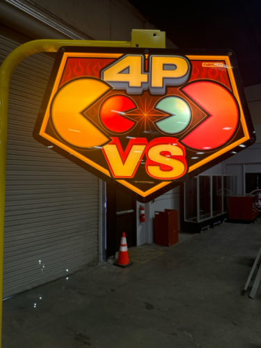 PAC-MAN BATTLE ROYALE COCKTAIL TABLE 4-PLAYER ARCADE GAME