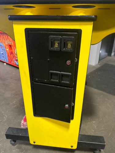 PAC-MAN BATTLE ROYALE COCKTAIL TABLE 4-PLAYER ARCADE GAME