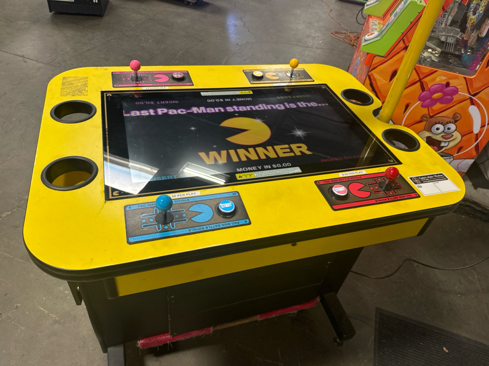 PAC-MAN BATTLE ROYALE COCKTAIL TABLE 4-PLAYER ARCADE GAME