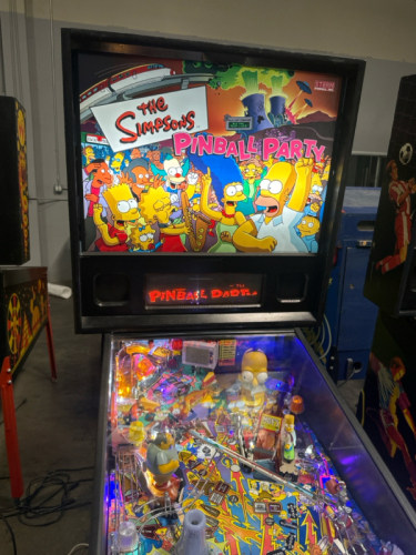 THE SIMPSONS PINBALL PARTY PINBALL MACHINE STERN
