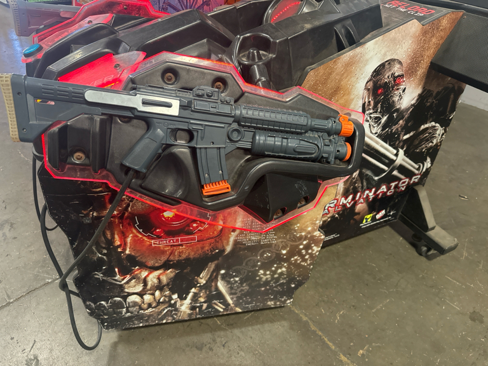 TERMINATOR SALVATION 42 TWO PLAYER ARCADE GAME RAW THRILLS