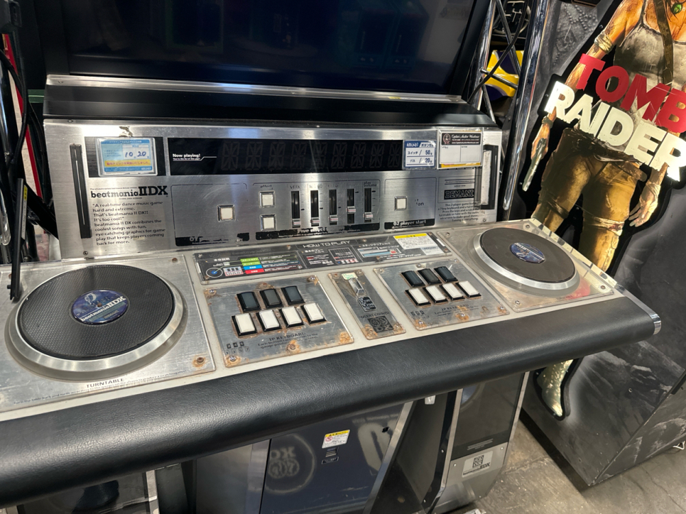BEATMANIA II DX MUSIC RYTHYM ARCADE GAME KONAMI