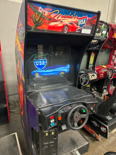 CRUISIN USA DELUXE SITDOWN DRIVER ARCADE GAME MIDWAY