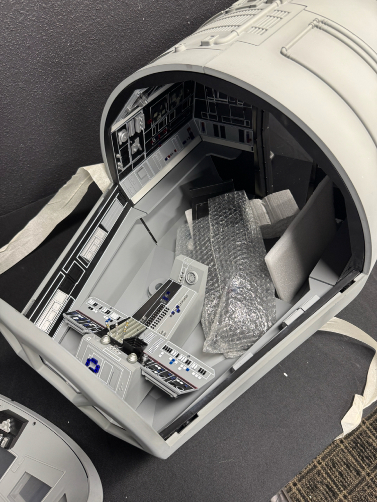 MILLENNIUM FALCON SCALE MODEL COCKPIT