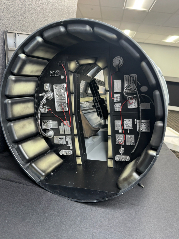MILLENNIUM FALCON SCALE MODEL COCKPIT