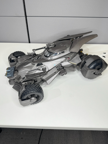 DC COMICS JUSTICE LEAGUE ULTIMATE BATMOBILE VEHICLE