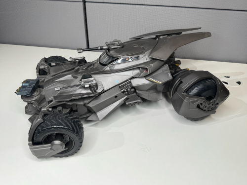 DC COMICS JUSTICE LEAGUE ULTIMATE BATMOBILE VEHICLE