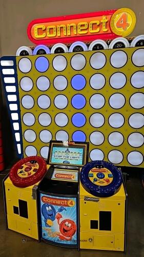 CONNECT 4 DELUXE TWO PLAYER TICKET REDEMPTION GAME HASBRO BAYTEK
