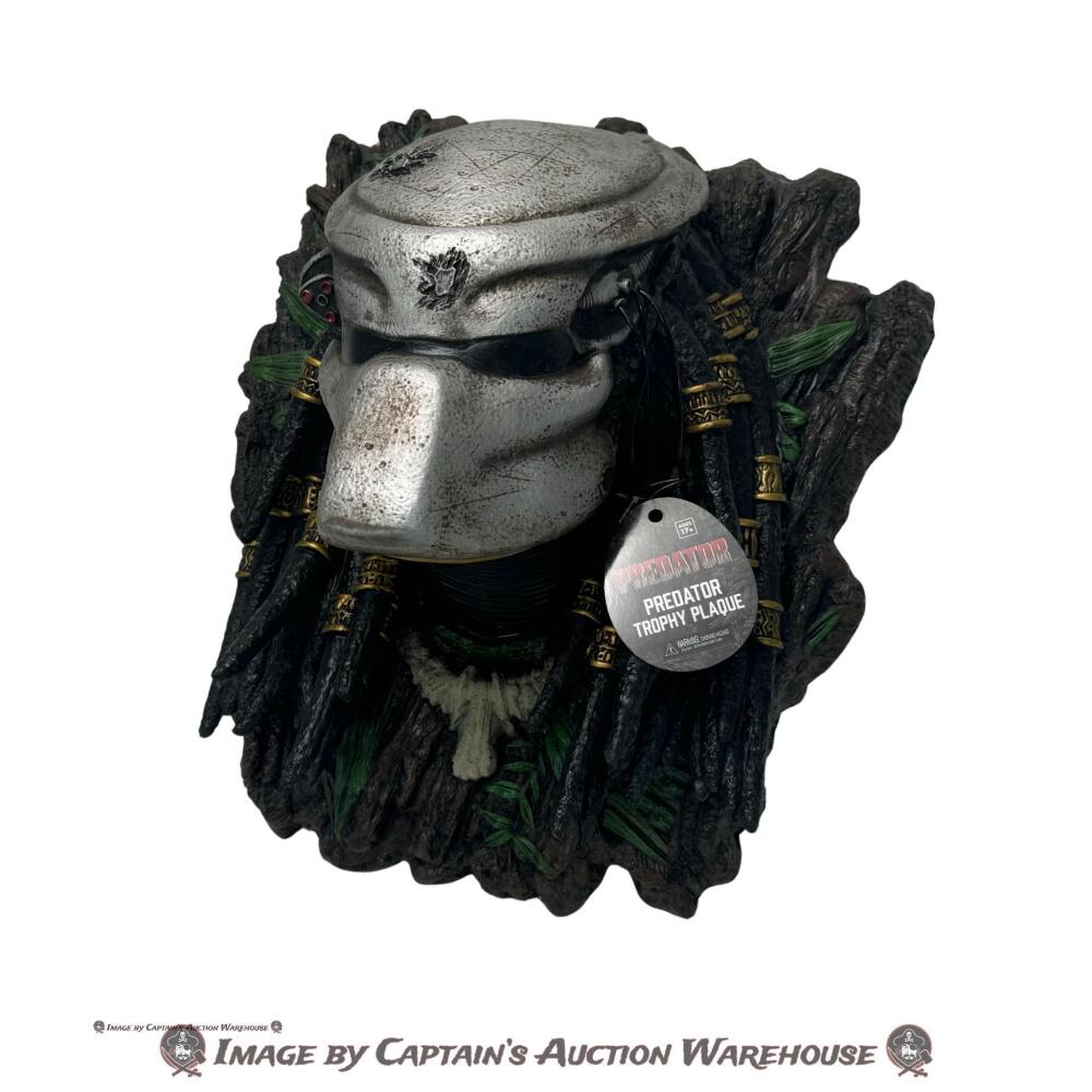 NECA PREDATOR TROPHY PLAQUE – WALL MOUNT COLLECTIBLE