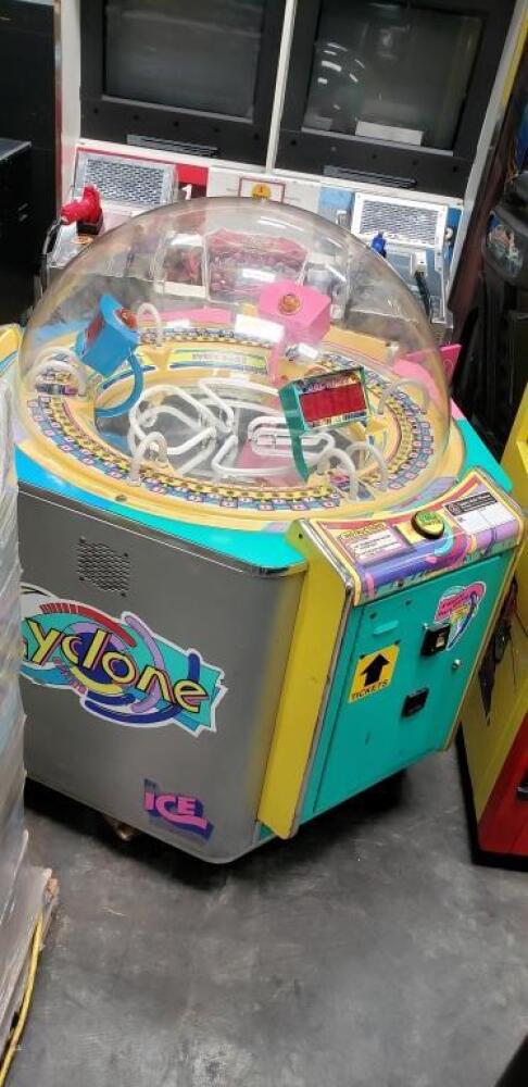 CYCLONE ICE 3 PLAYER TICKET REDEMPTION GAME