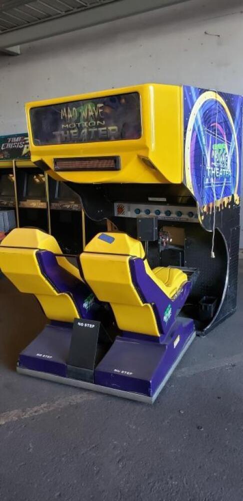 MAD WAVE MOTION THEATER ATTRACTION RIDE SIMULATOR