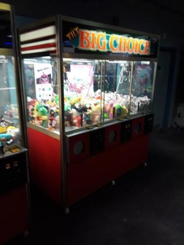 TILT BIG CHOICE TRIPLE PLUSH CLAW CRANE MACHINE