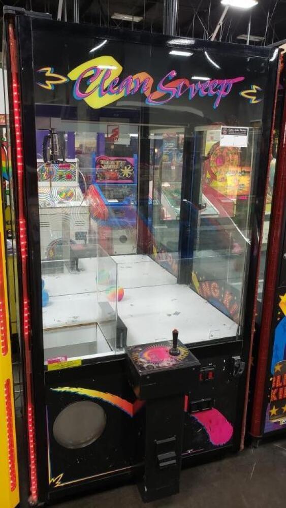 SMART CLEAN SWEEP PLUSH CLAW CRANE MACHINE