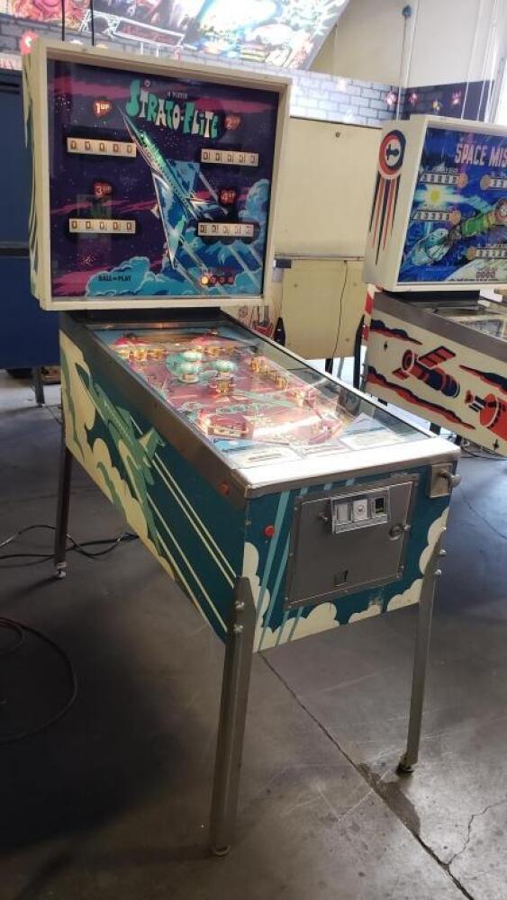 STRATO-FLITE PINBALL MACHINE WILLIAMS 1974