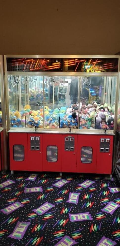 68 ELAUT TRIPLE CLAW CRANE MACHINE
