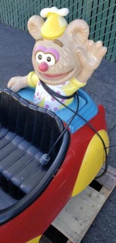 KIDDIE RIDE FOZZY BEAR CAR RIDER