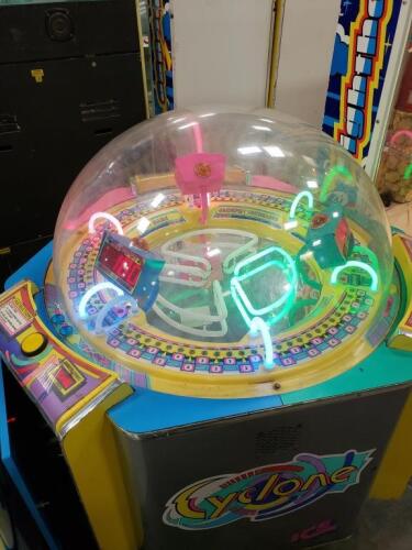 CYCLONE 3 PLAYER TICKET REDEMPTION GAME ICE