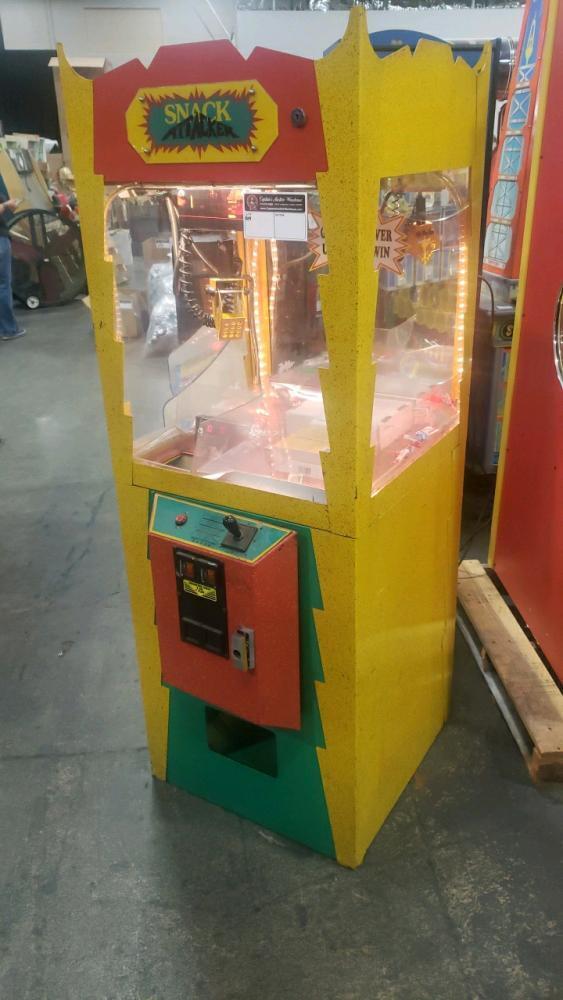 SNACK ATTACKER SHOVEL CLAW CANDY CRANE MACHINE
